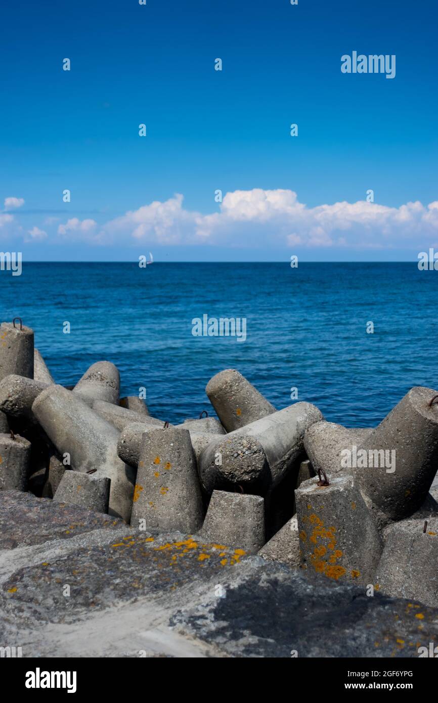 Concrete harbour protection hi-res stock photography and images - Alamy