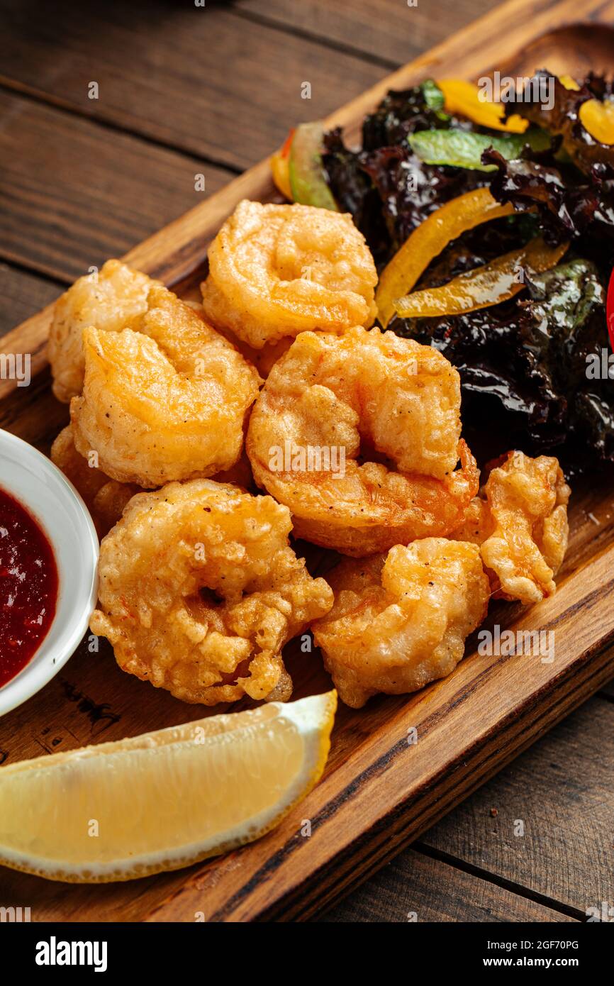 Deep fried shrimp appetizer with green salad Stock Photo - Alamy