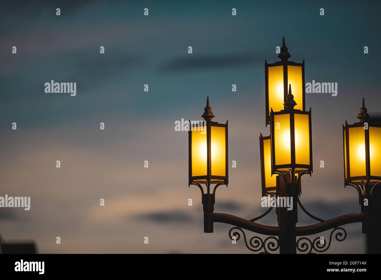 Decorative streetlights hi-res stock photography and images - Alamy