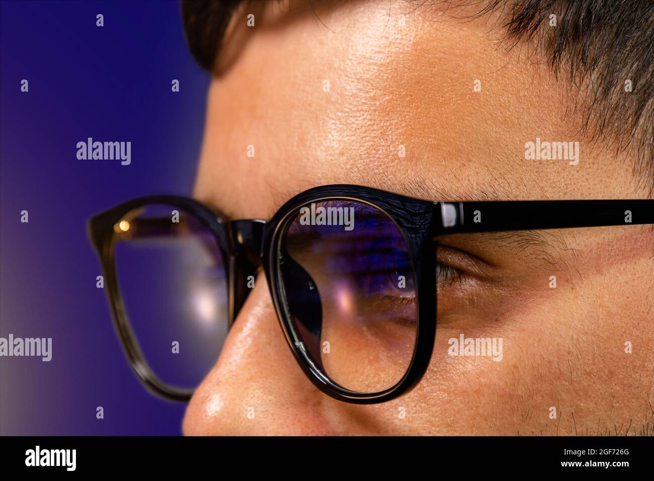 Glasses reflect screen hi-res stock photography and images - Alamy