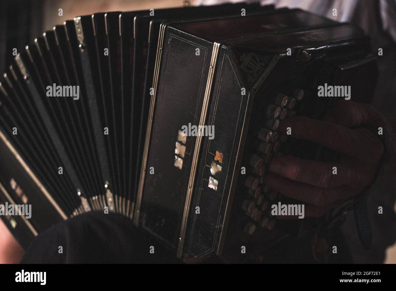 Old man playing antique accordion hi-res stock photography and images ...