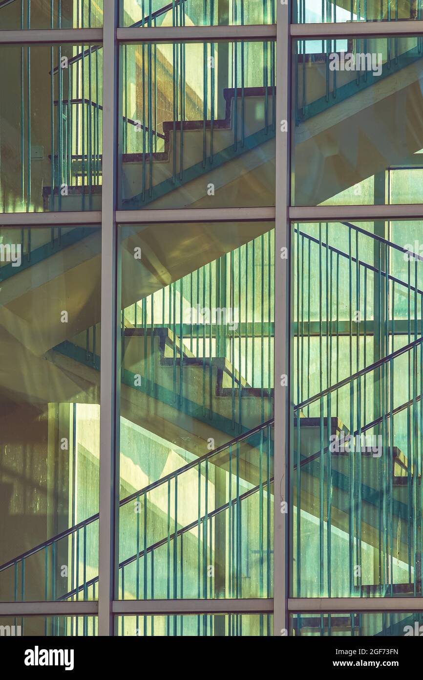 Glass construction vertical hi-res stock photography and images - Alamy
