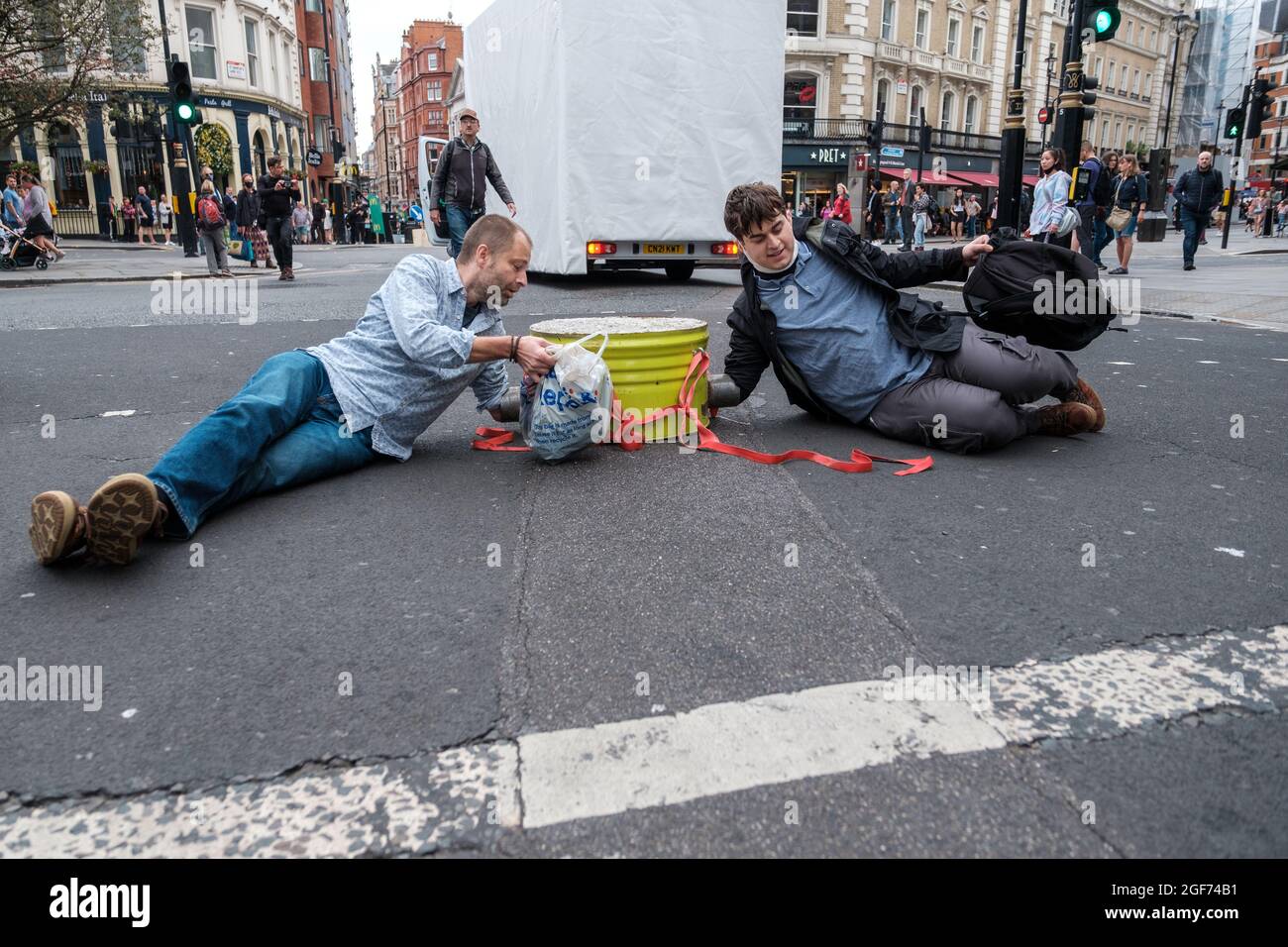 XR21 place a oversized Pink table in the middle of Long Acre Junction blocking off access to all ...
