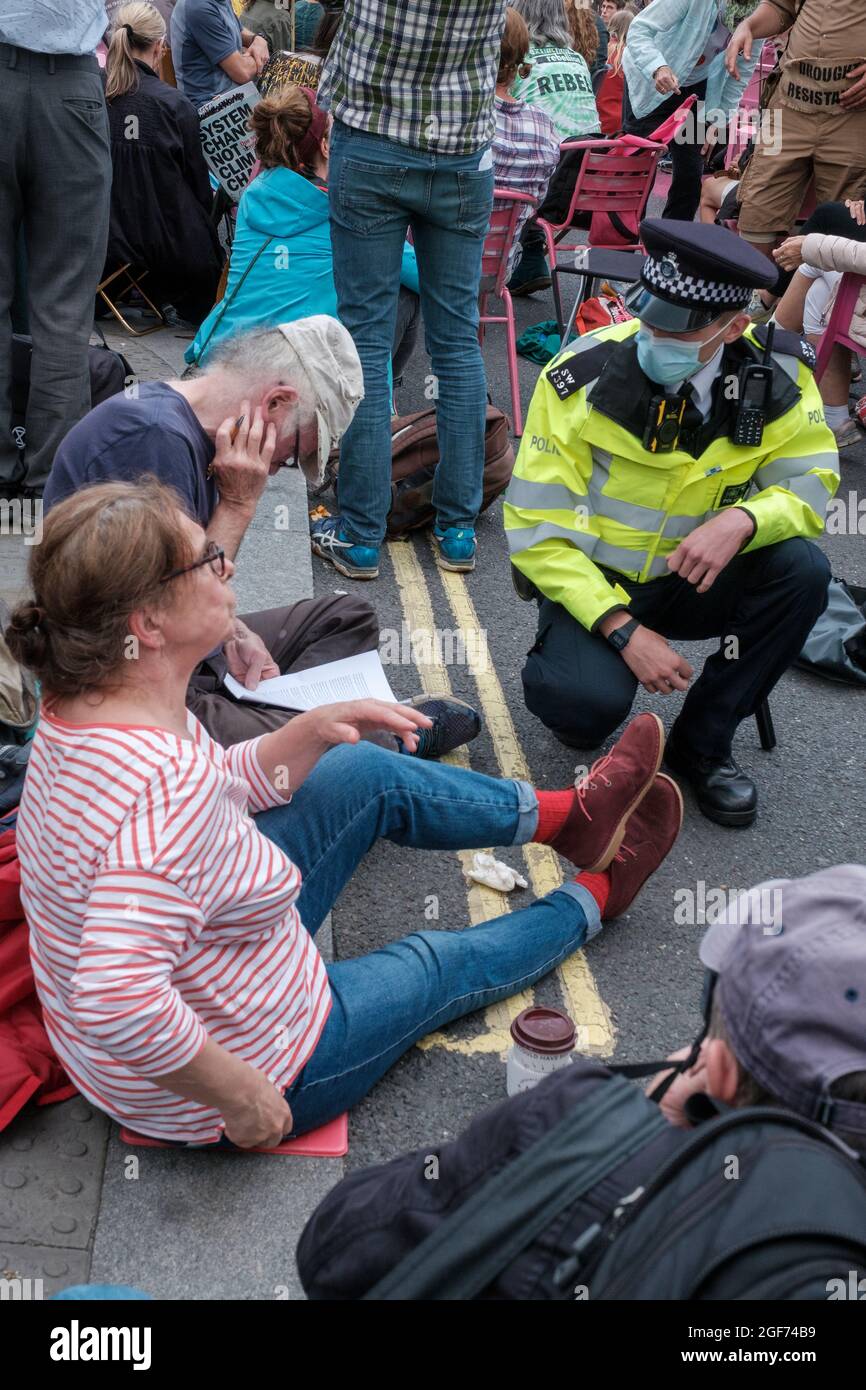 XR21 place a oversized Pink table in the middle of Long Acre Junction blocking off access to all ...