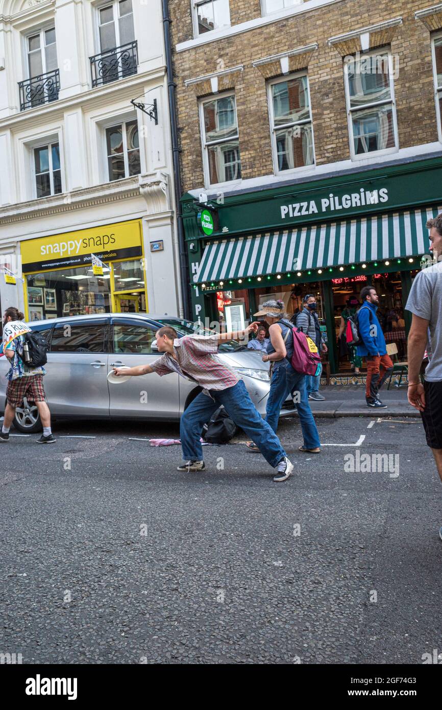 XR21 place a oversized Pink table in the middle of Long Acre Junction blocking off access to all ...