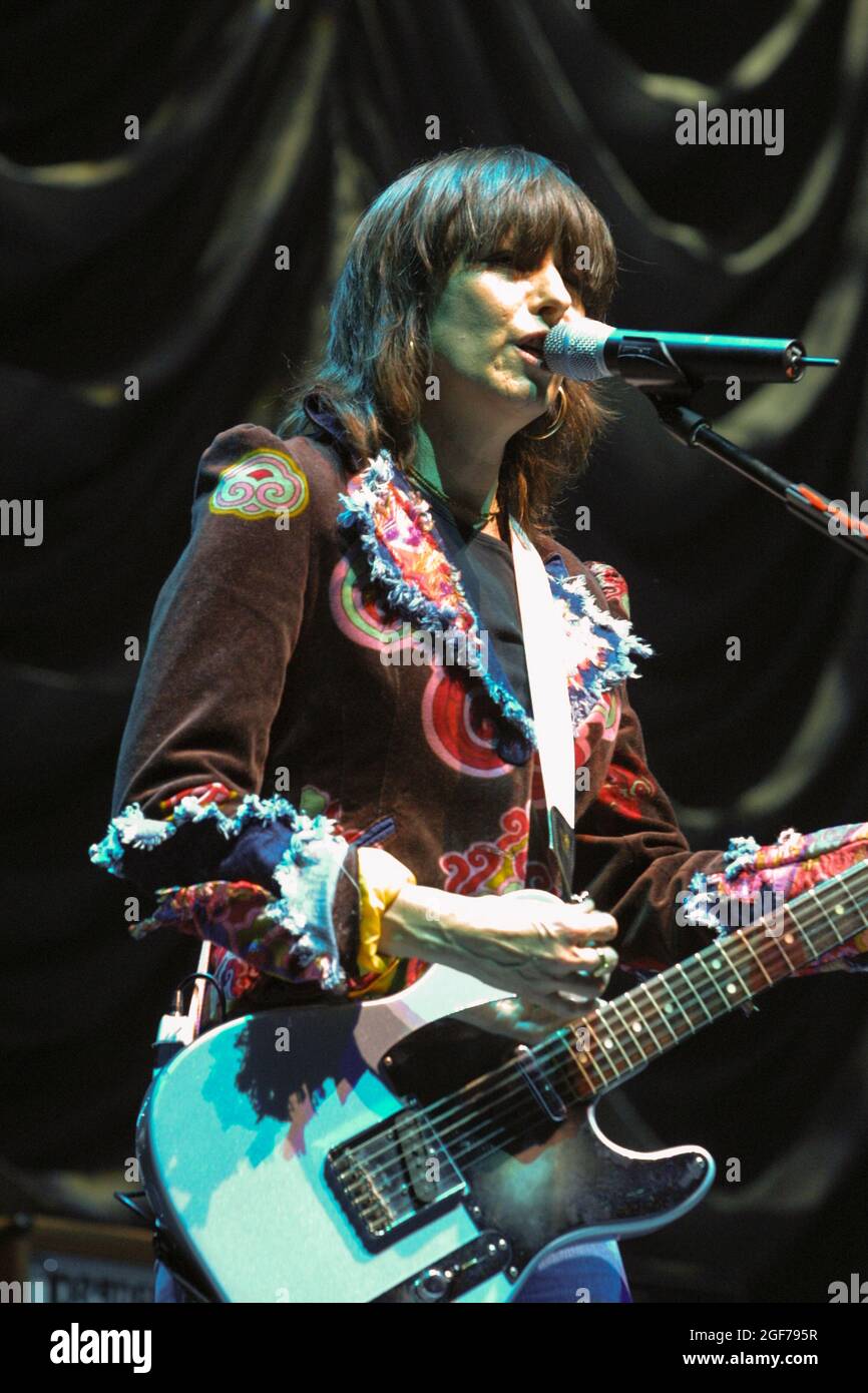 Chrissie Hynde, lead singer of The Pretenders, singing in concert at ...