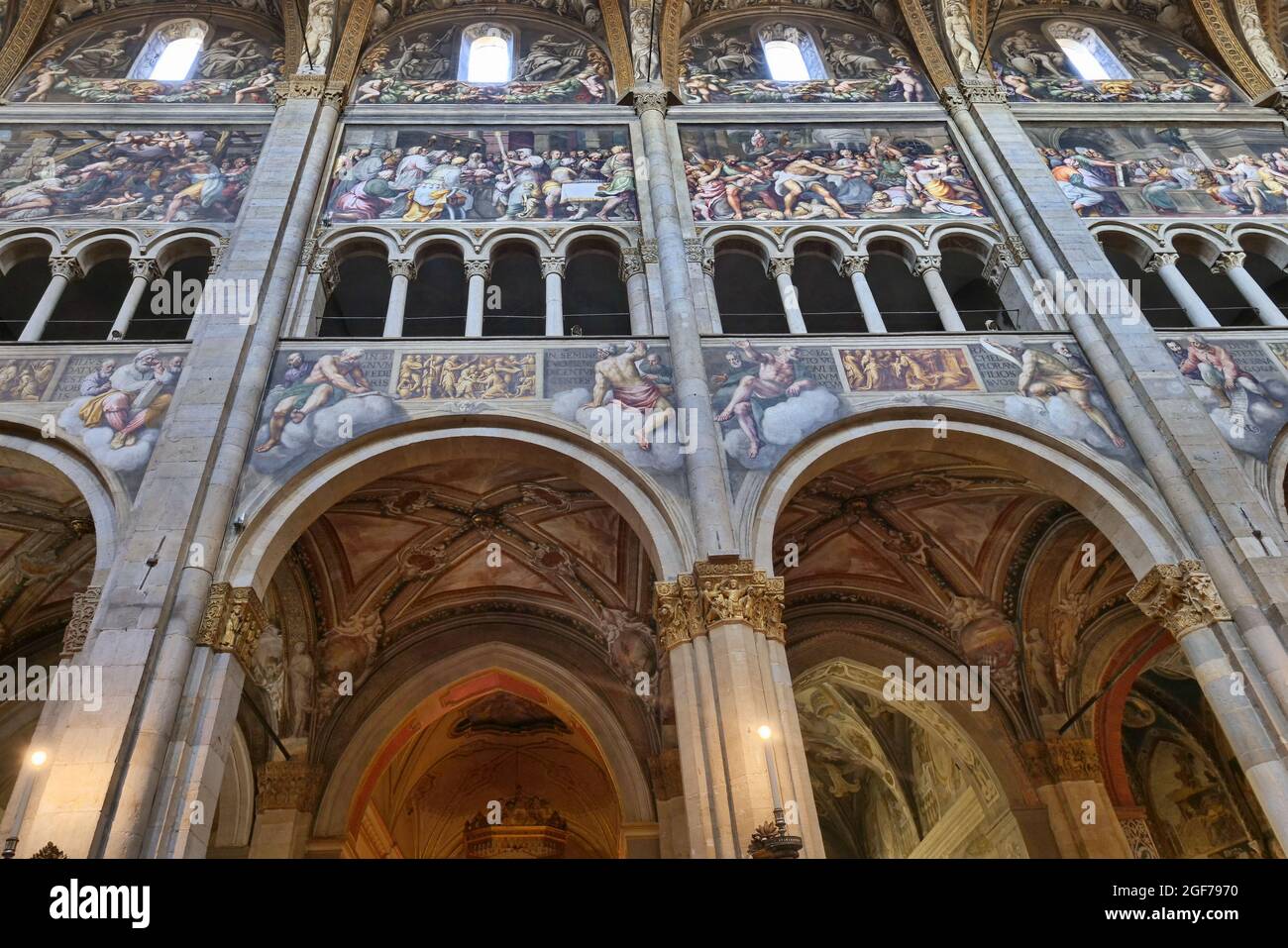 The Parma cathedral Interiors, architecture and artworks details ...