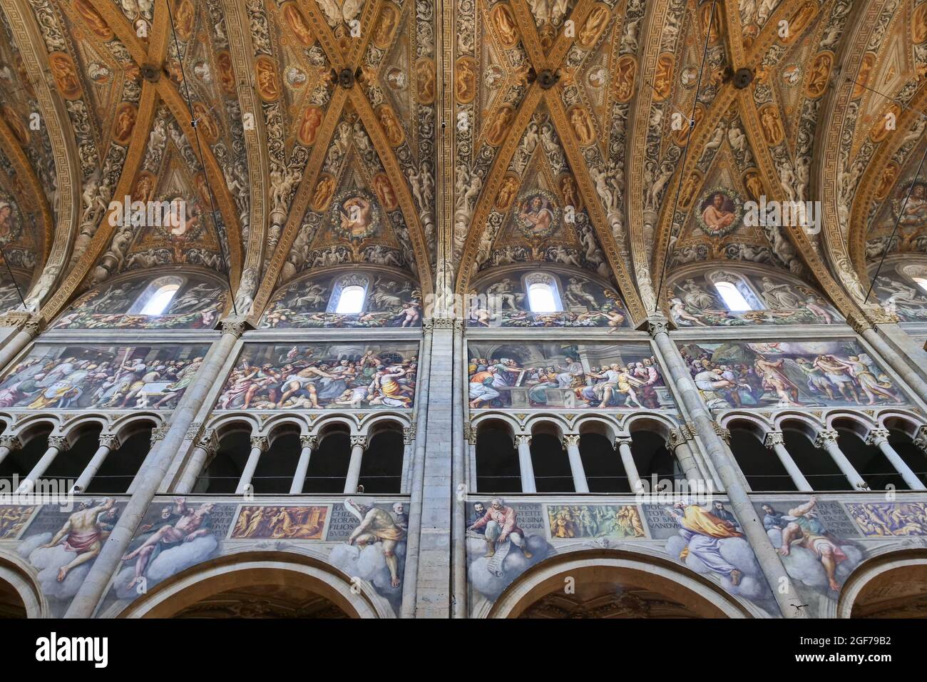 The Parma cathedral Interiors, architecture and artworks details ...