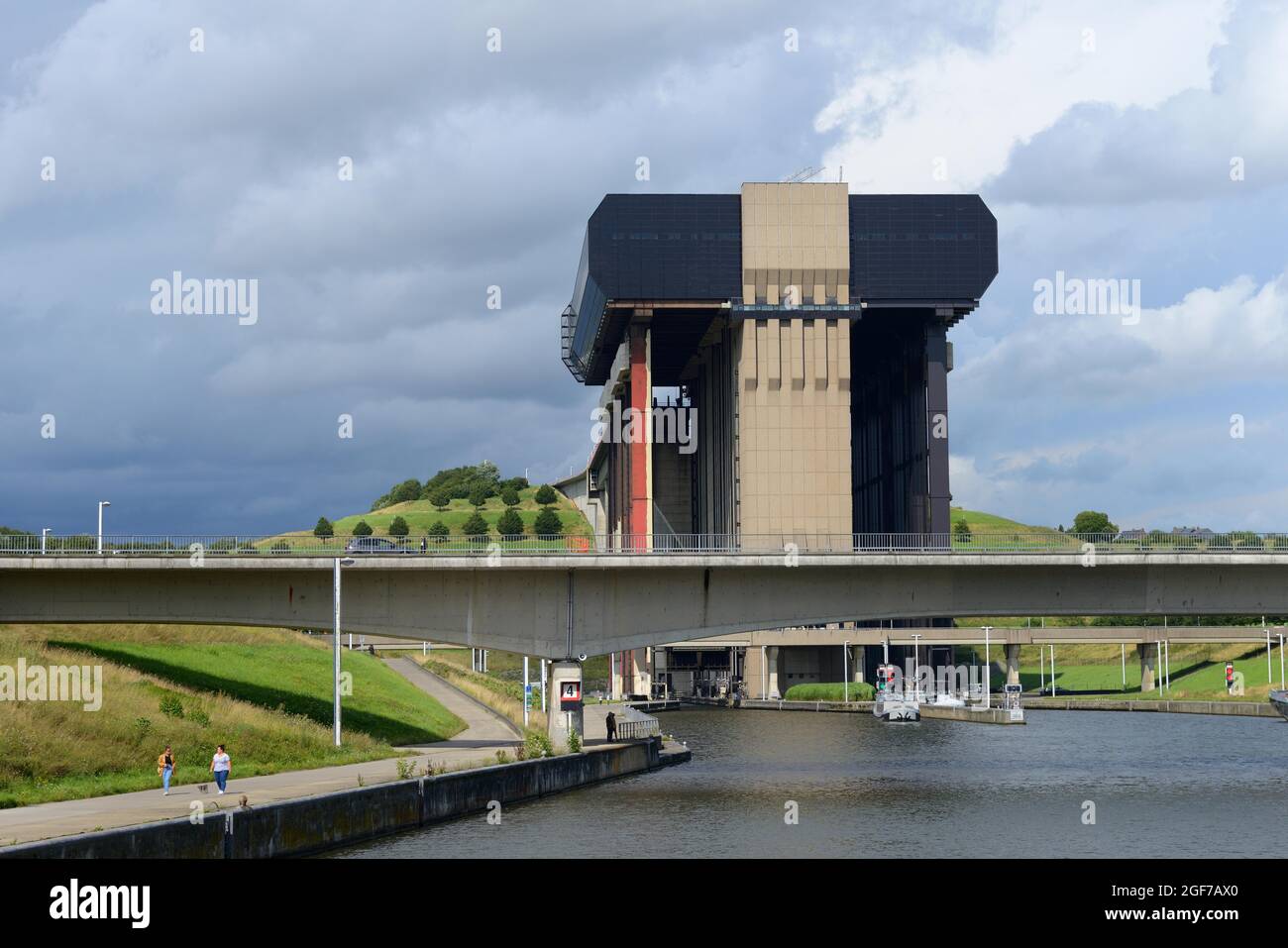 Strepy-Thieu ship lift, the world's second largest ship lift, Canal du ...