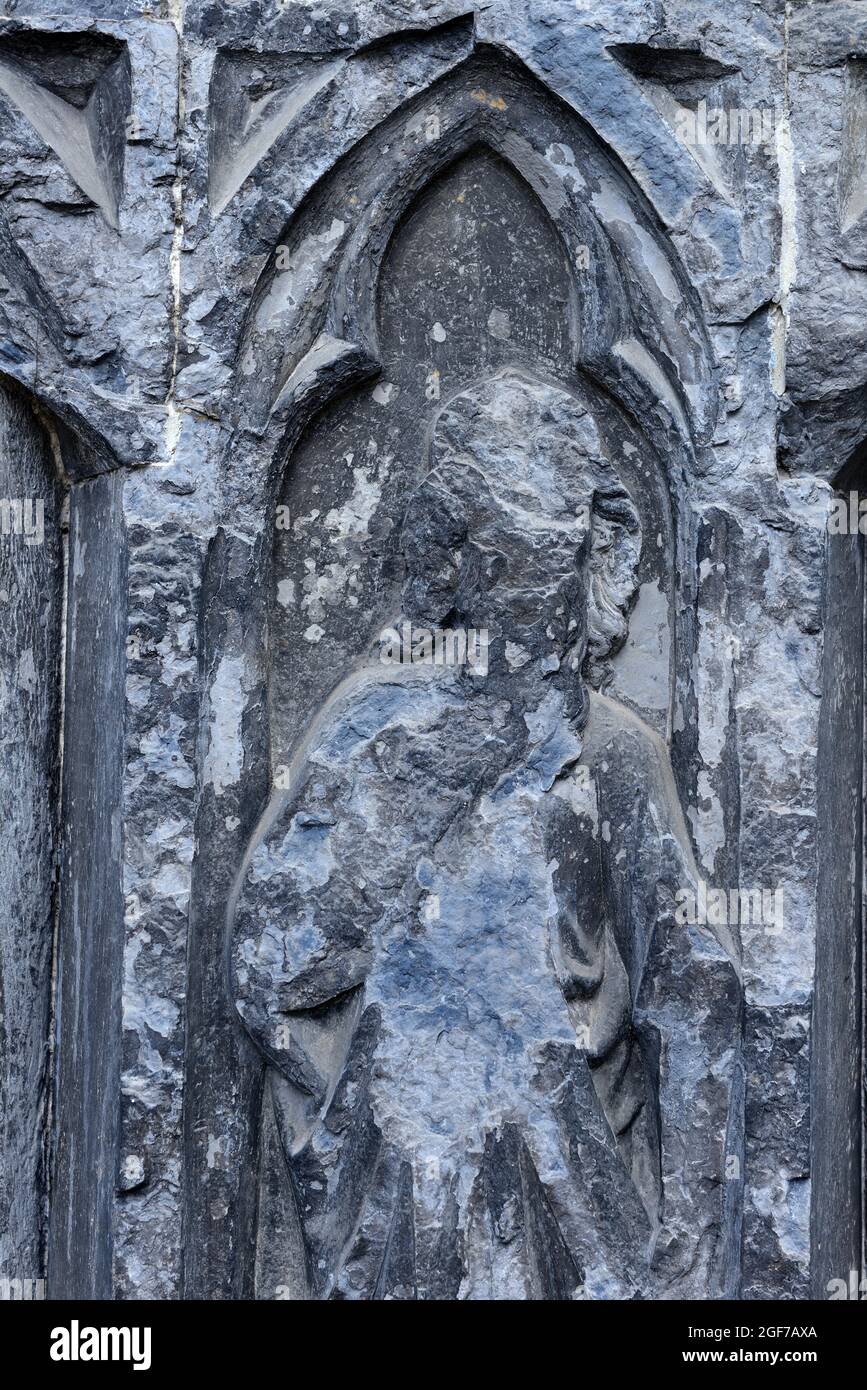 Old sculptures in need of renovation at the entrance gate to Notre-Dame ...