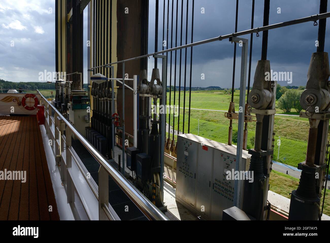 Strepy-Thieu ship lift, the world's second largest ship lift, Canal du ...