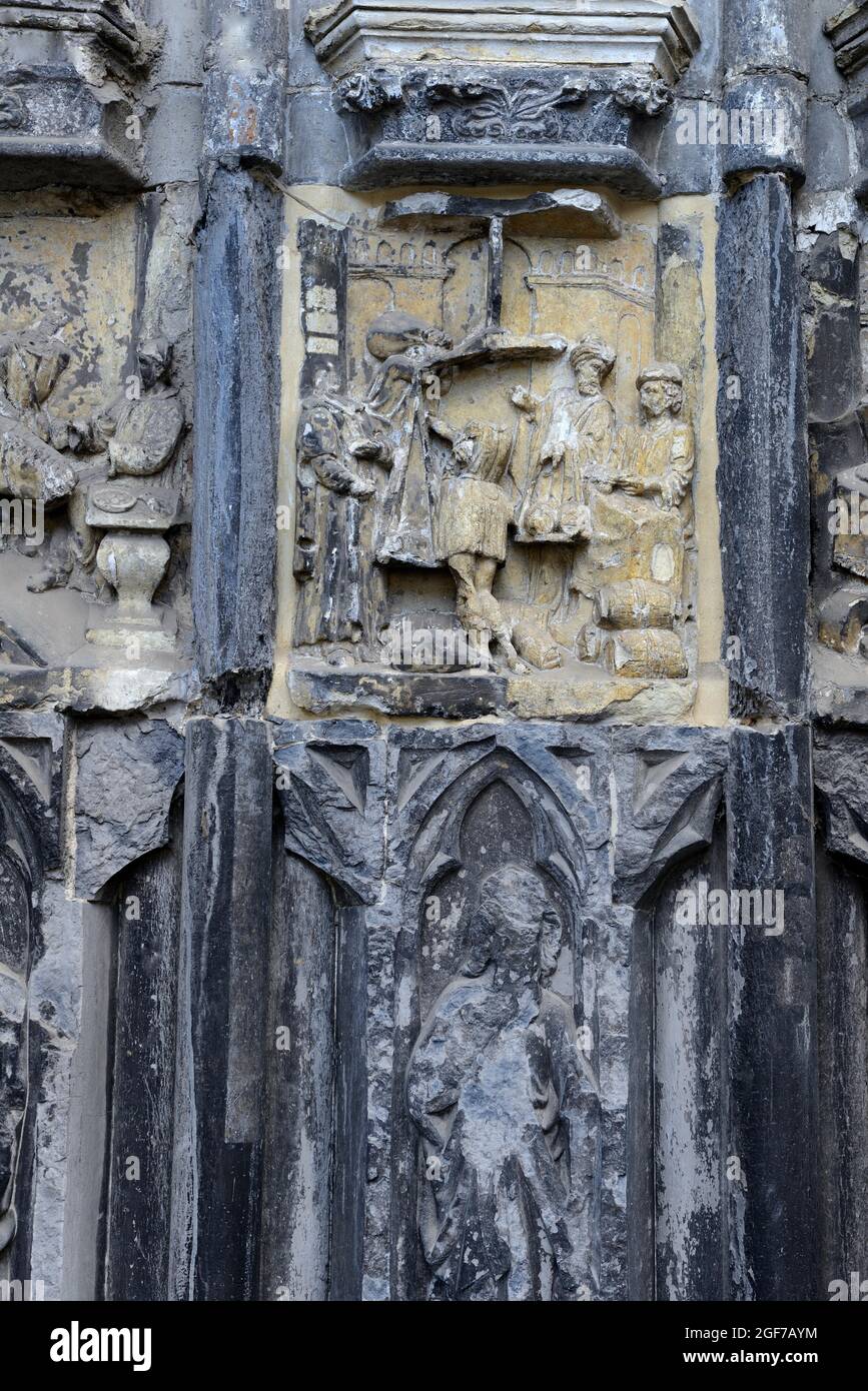 Old sculptures in need of renovation at the entrance gate to Notre-Dame ...