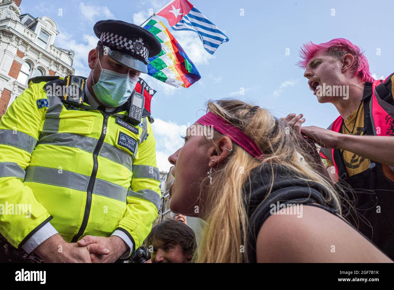XR21 place an oversized Pink table in the middle of Long Acre Junction blocking off access to ...