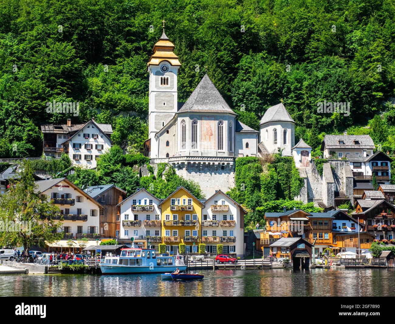 Village view of Hallstatt on Lake Hallstatt with Catholic church ...