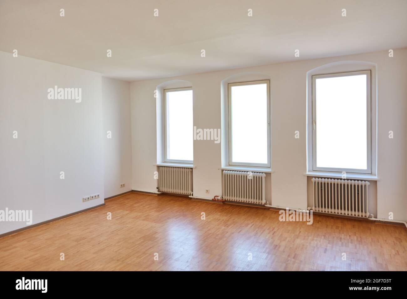 Empty apartment building hi-res stock photography and images - Alamy