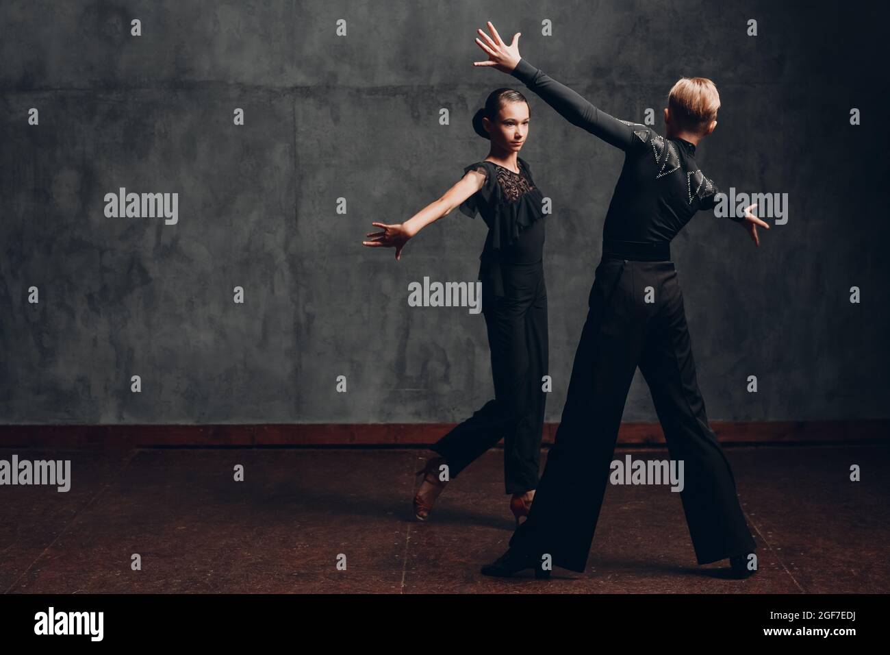 Professional dancers hi-res stock photography and images - Alamy