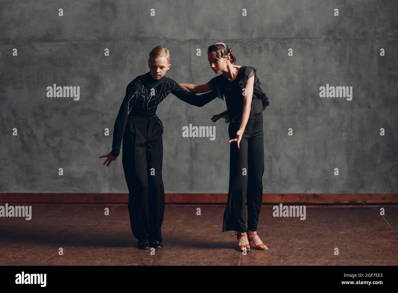 Professional dancers hi-res stock photography and images - Alamy