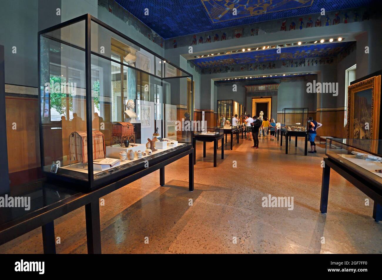 Showcases and exhibits, exhibition rooms, Egyptian Museum, Neues Museum ...