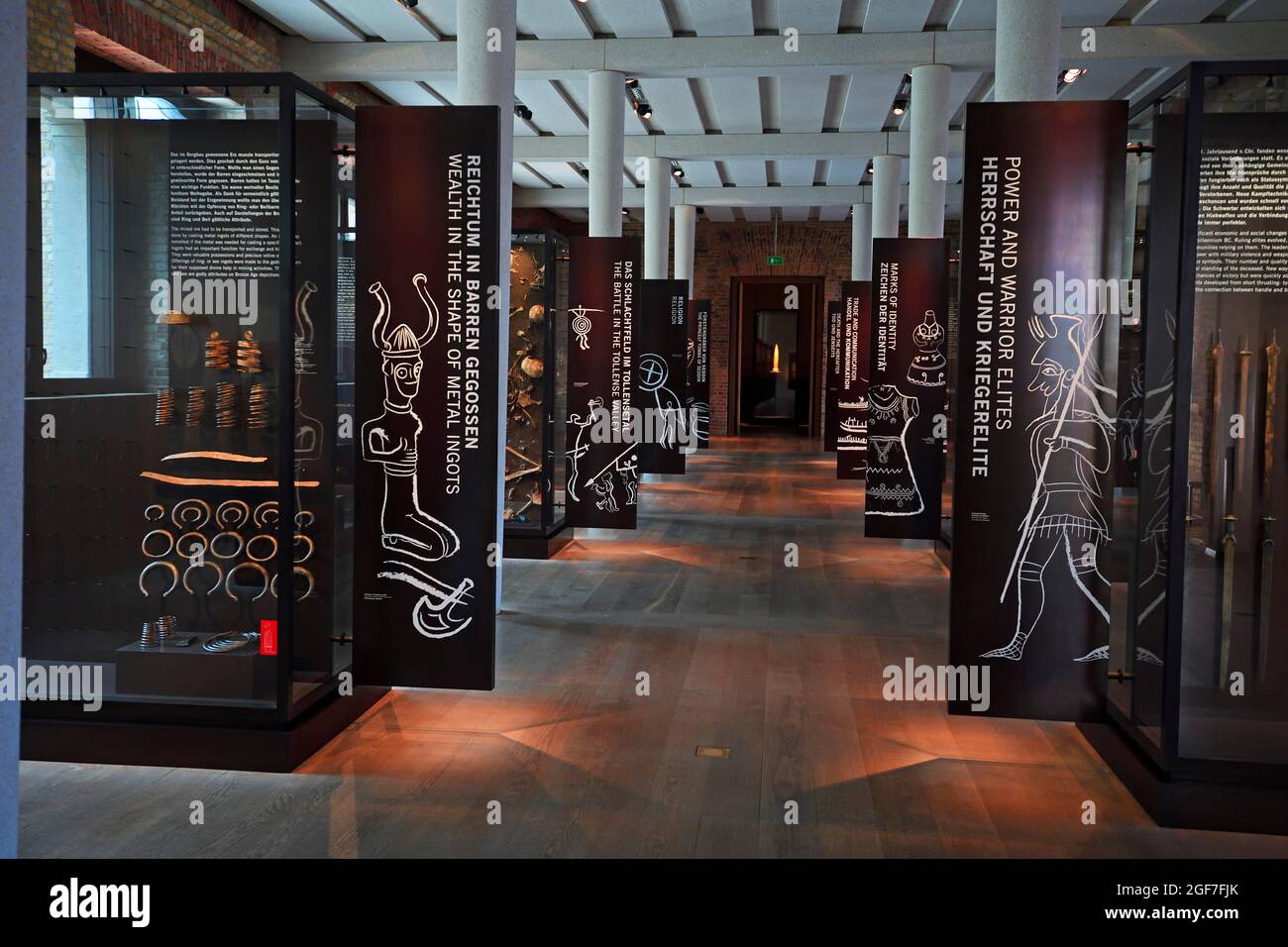 Exhibits and showcases, exhibition rooms, Neues Museum, Museum Island ...