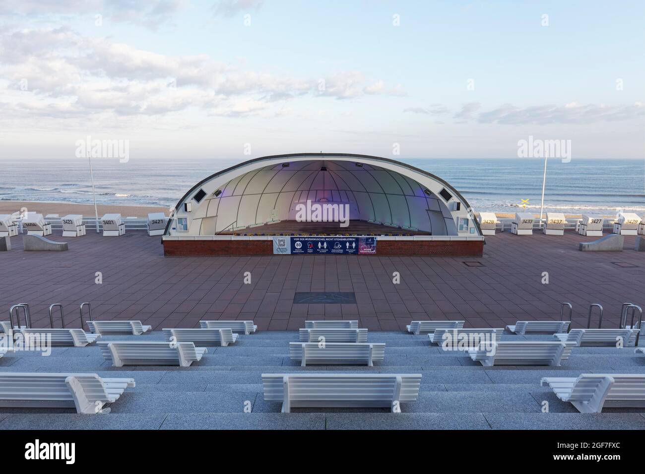 Concert shell hi-res stock photography and images - Alamy