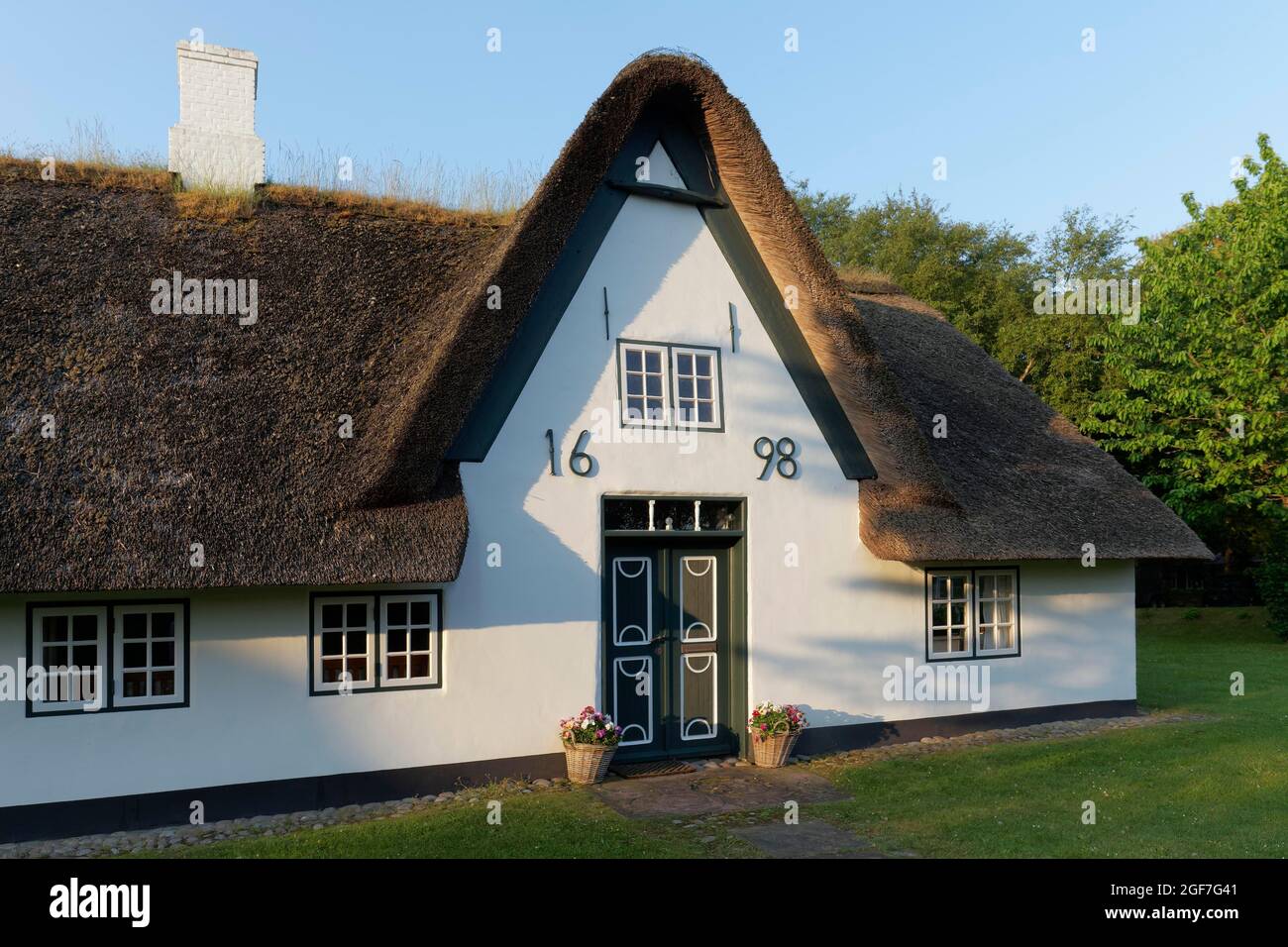 Frisian house from 1698, thatched roof, Keitum on Sylt, East Frisian ...