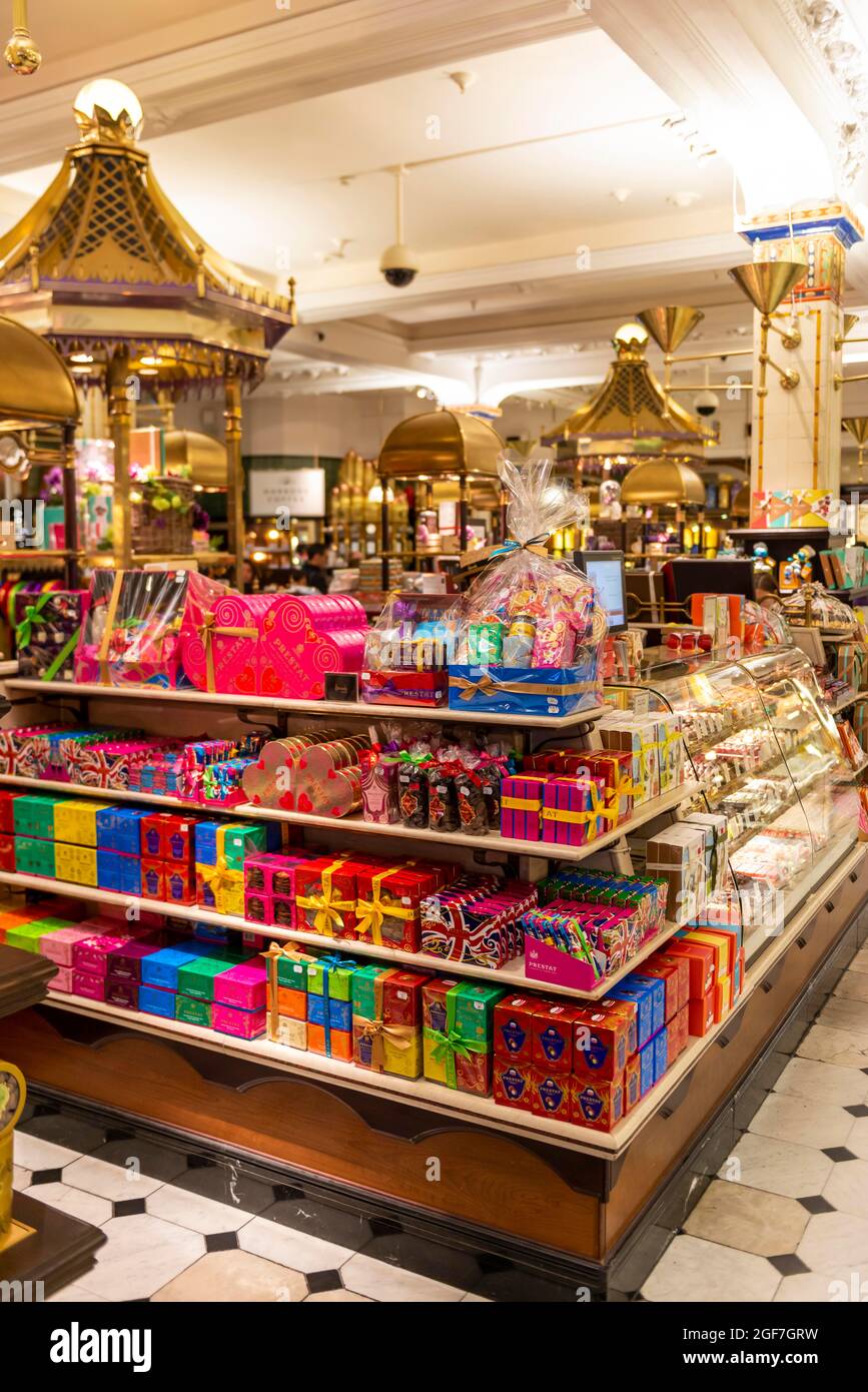 Gift stores london hi-res stock photography and images - Alamy