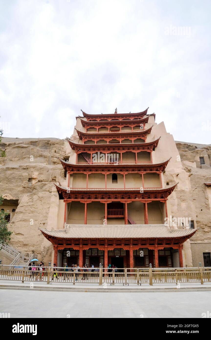 Mogao caves hi-res stock photography and images - Alamy