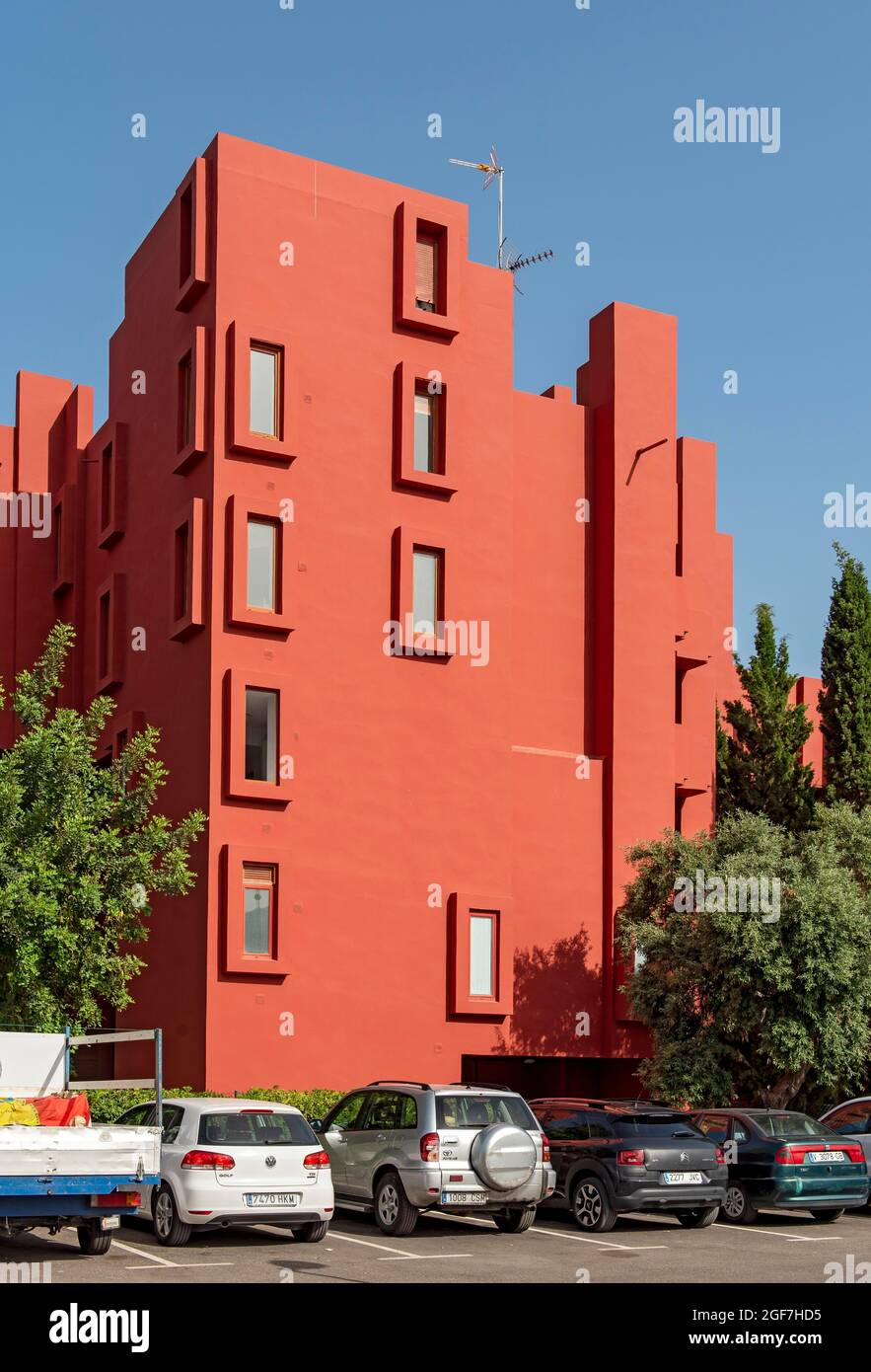 La Muralla Roja (Red Wall) Building, postmodern apartment complex ...