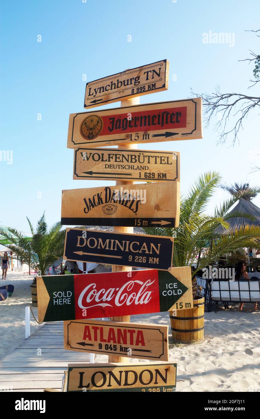 Pillar signage hi-res stock photography and images - Alamy