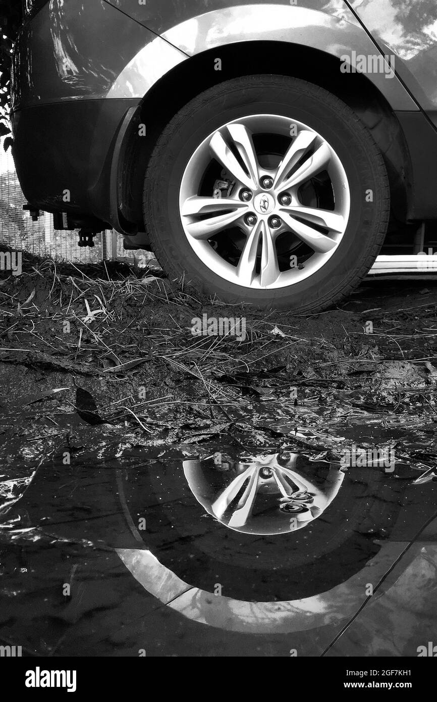 White spoke wheel car Black and White Stock Photos & Images - Alamy