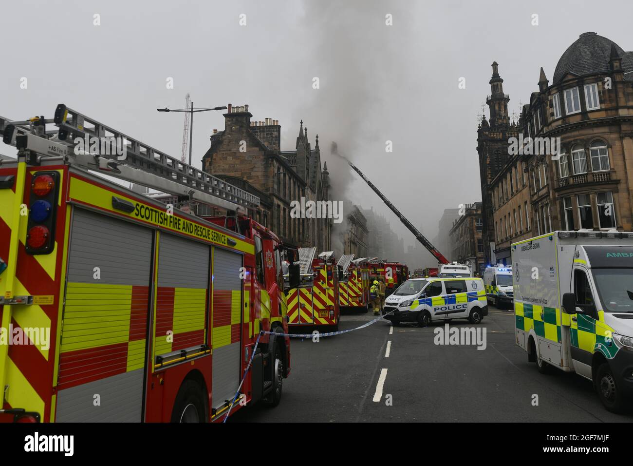Elephant house rowling edinburgh hi-res stock photography and images ...
