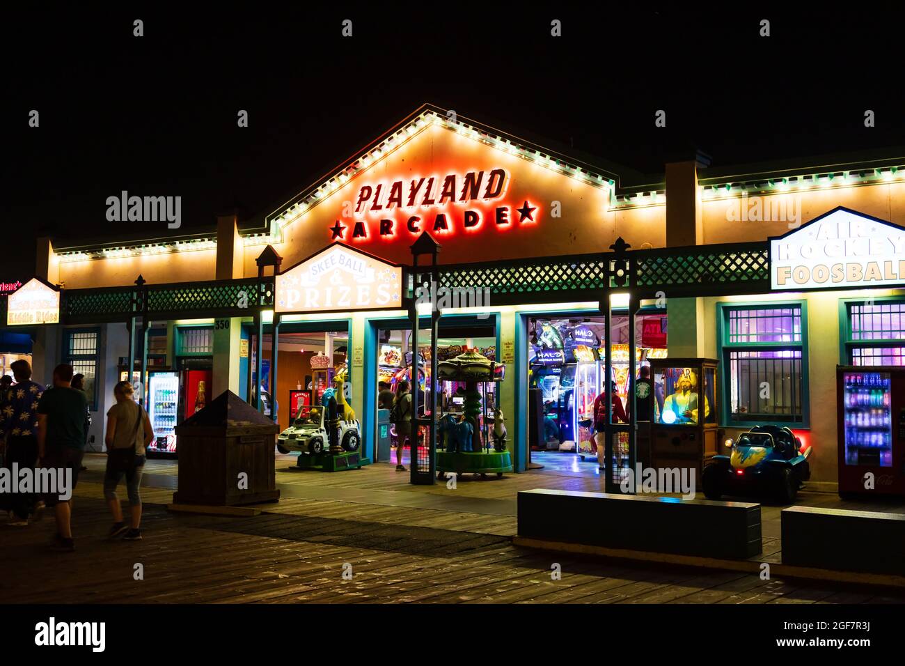 Arcade santa monica pier los hi-res stock photography and images - Alamy