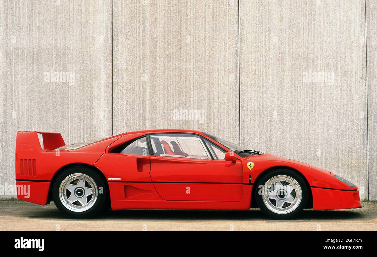 Press launch and test drive of the Ferrari F40 at Maranello Italy 05/ ...