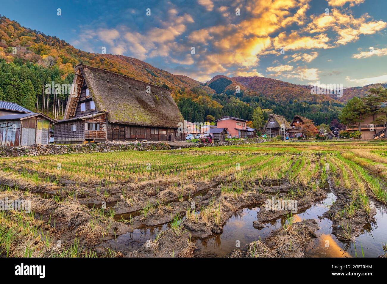 Shirakawago village Gifu Japan, Sunrise at Shirakawa village in autumn ...