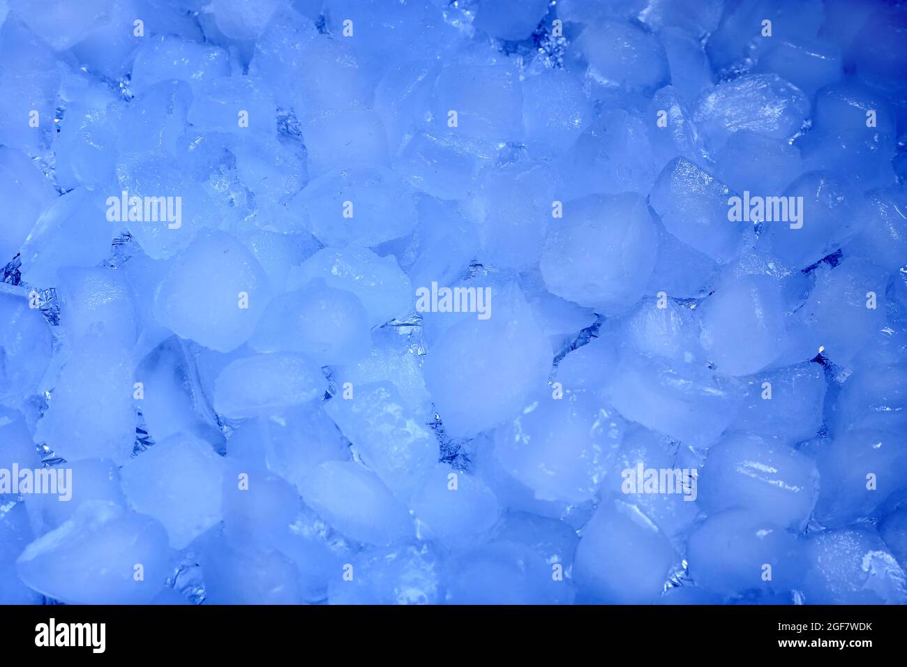 Ice cubes background Stock Photo - Alamy