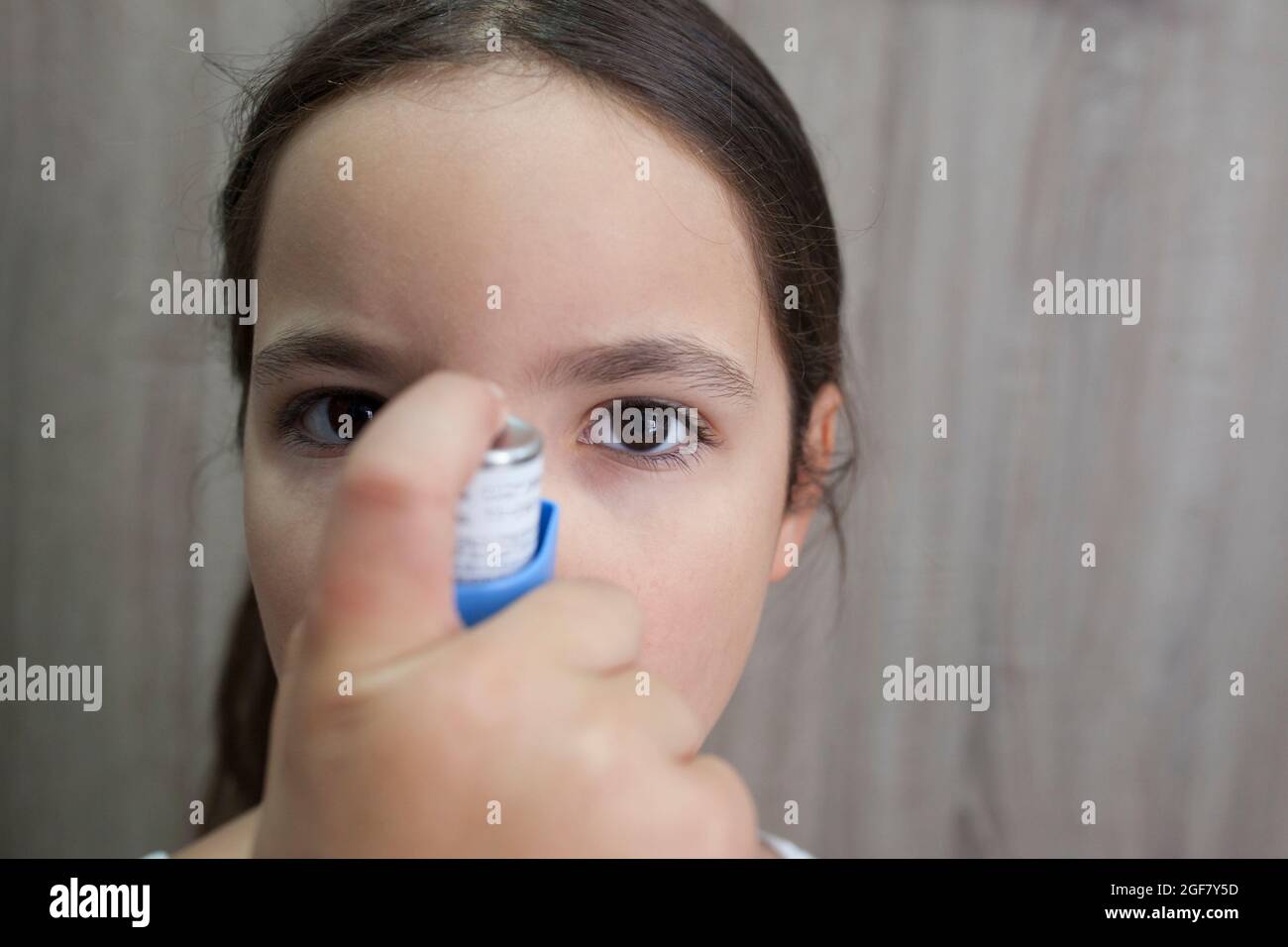 Asthma inhaler child hi-res stock photography and images - Alamy