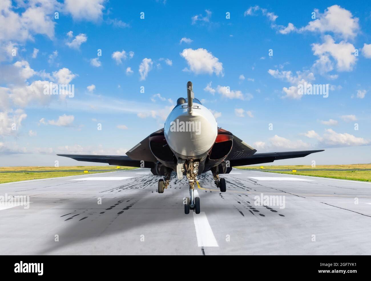 Black fighter jet on runway hi-res stock photography and images - Alamy