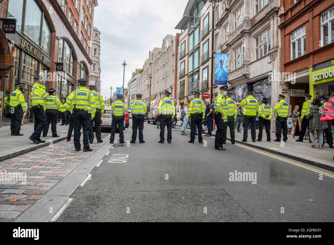City of london police vans hi-res stock photography and images - Alamy