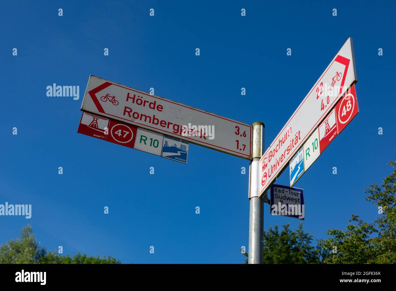 Signpost on emscher cycle path in Dortmund, Germany Stock Photo - Alamy