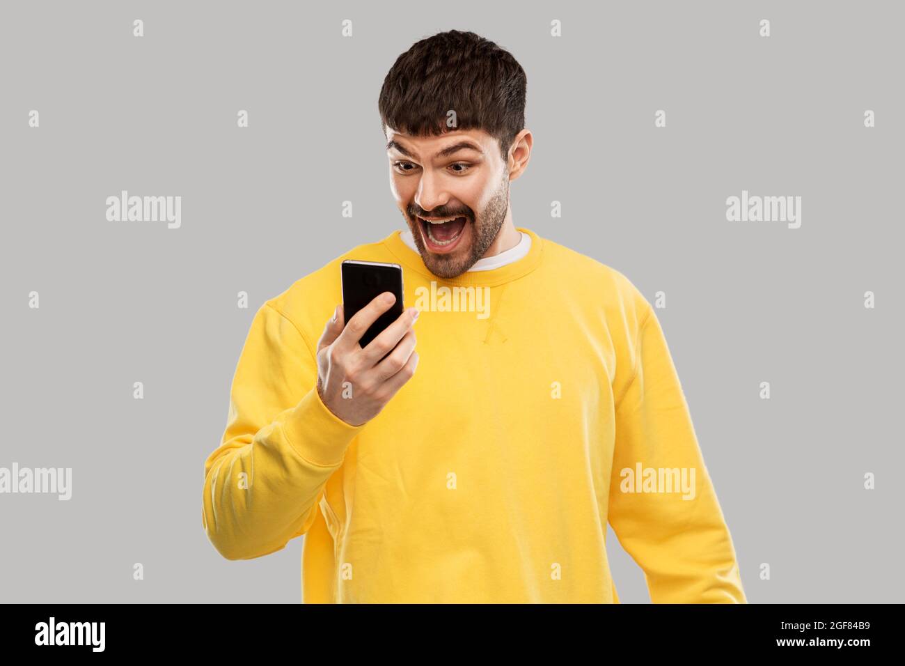 Man looking surprised smiling hi-res stock photography and images - Alamy