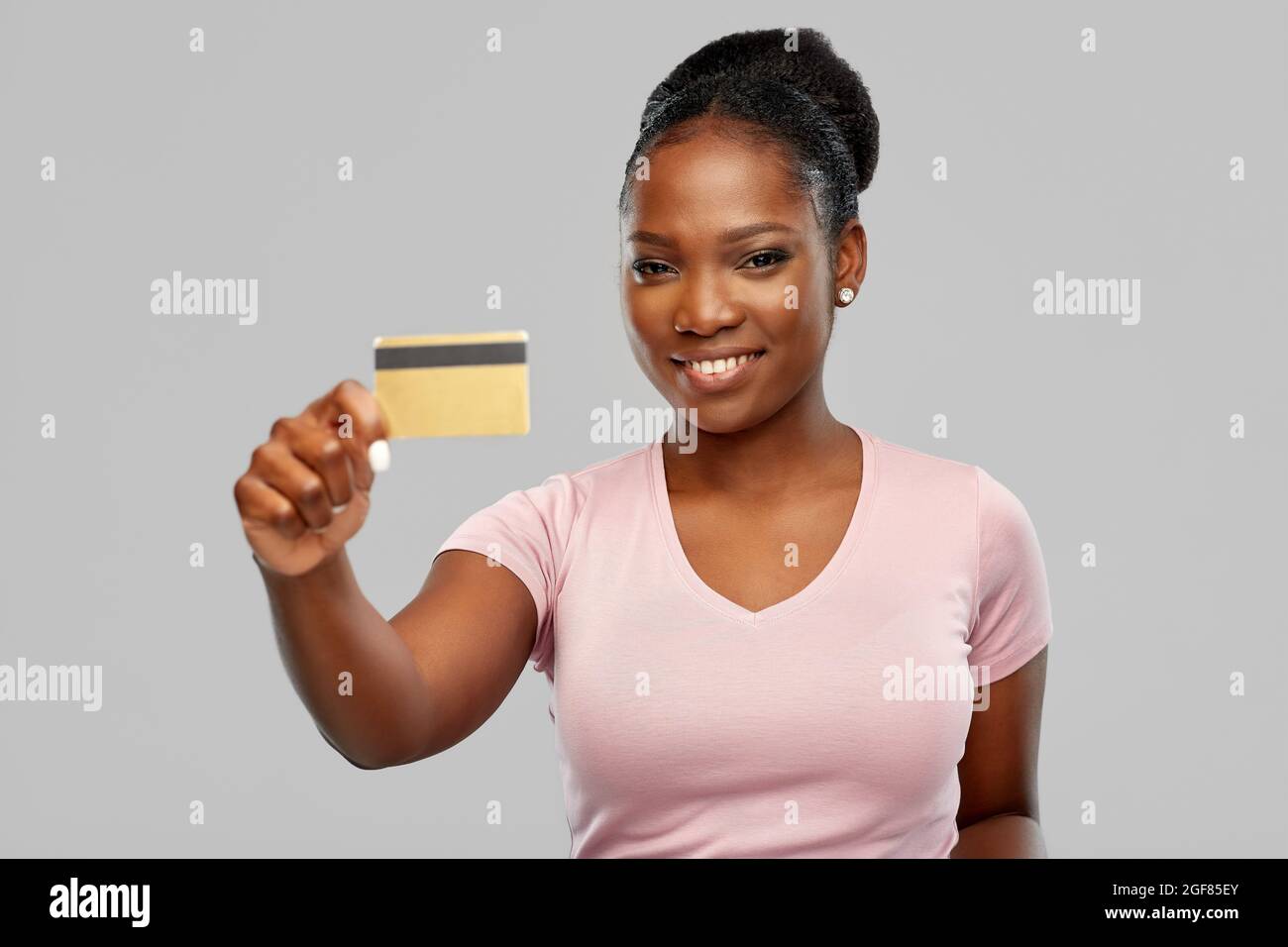 happy african american woman with credit card Stock Photo - Alamy