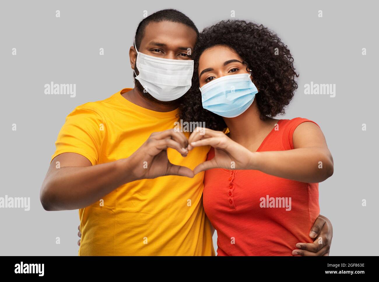 Couple in love medical masks hi-res stock photography and images - Alamy