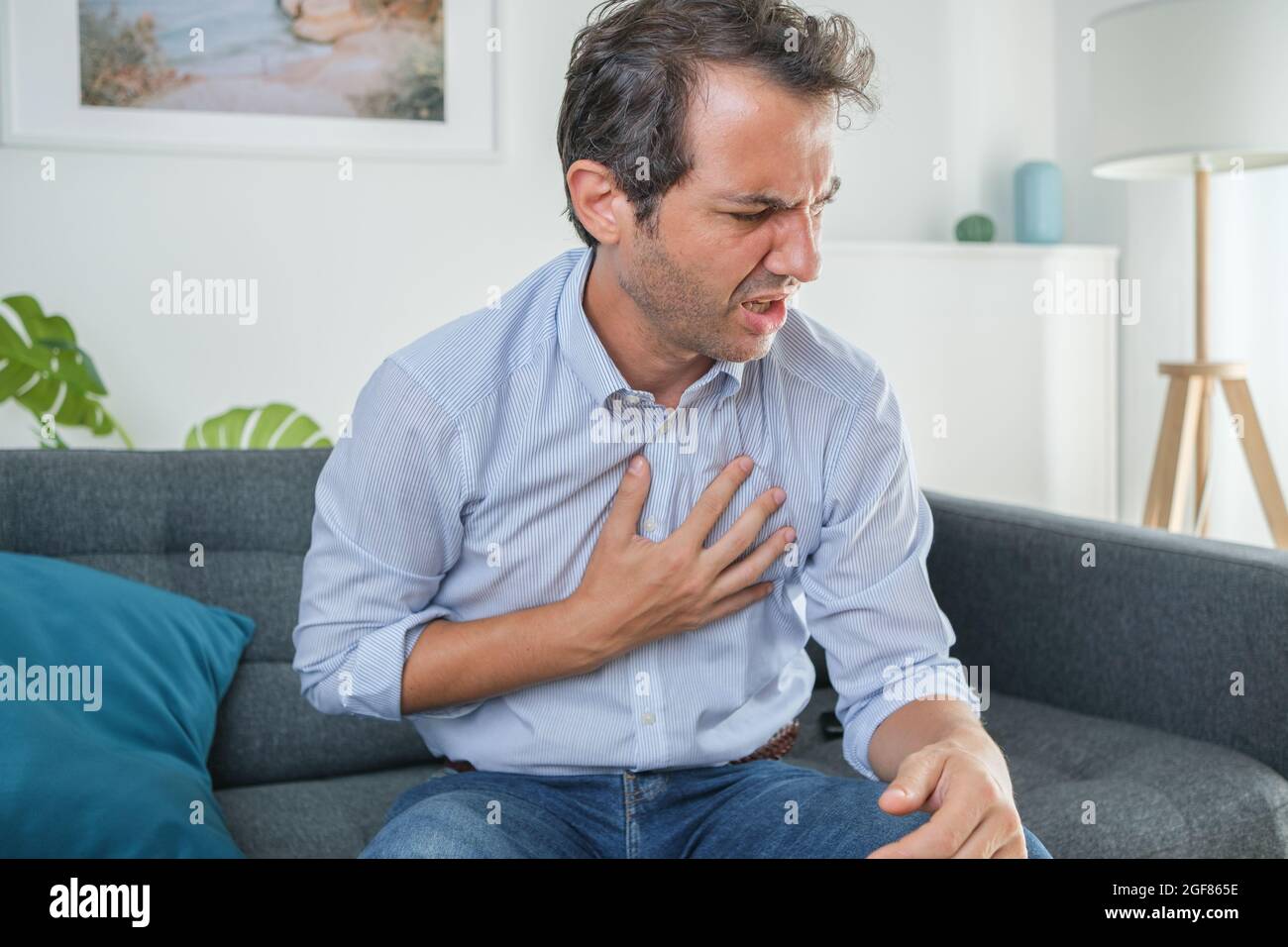 Pain chest hi-res stock photography and images - Alamy