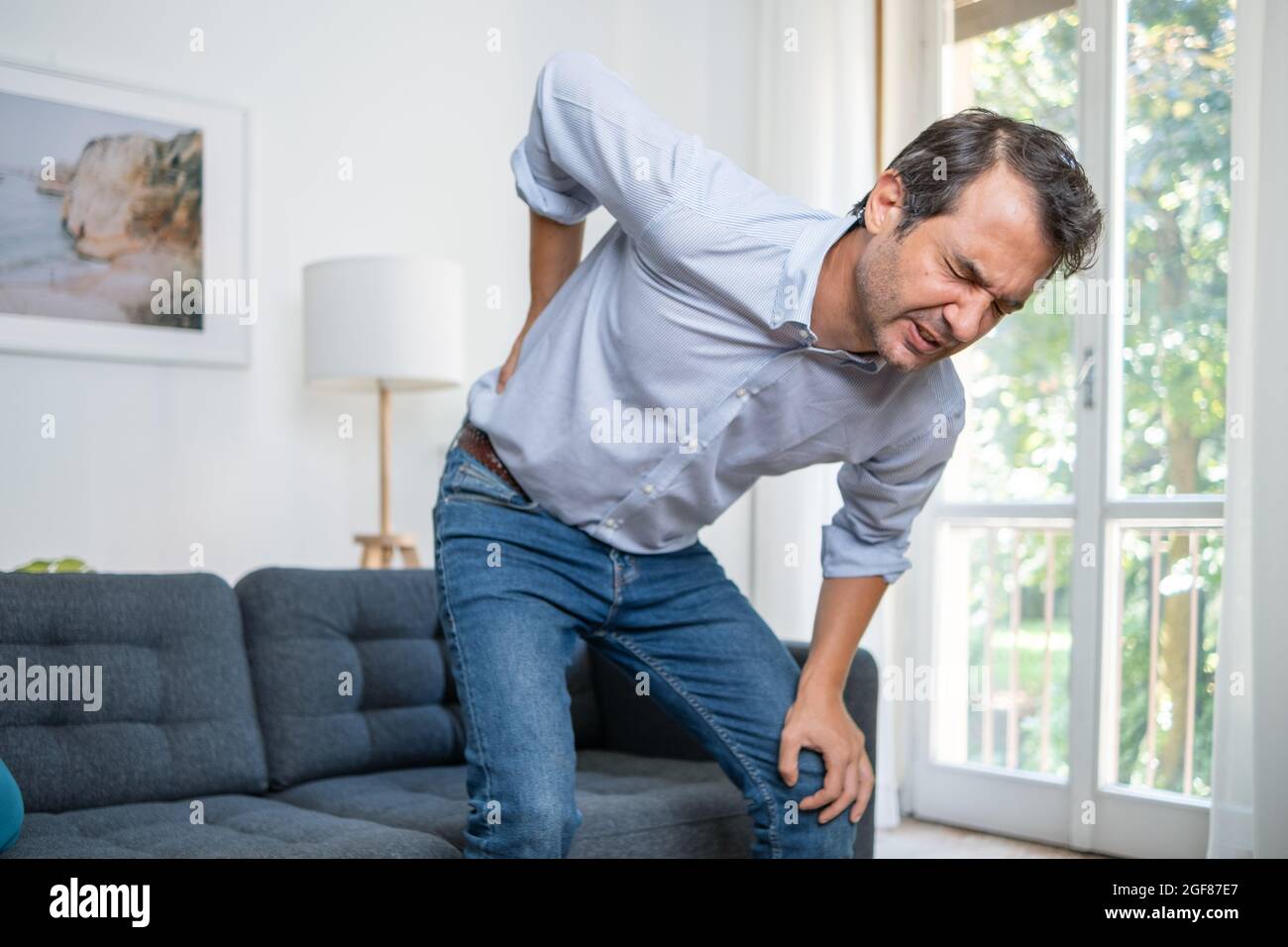 People seated from back hi-res stock photography and images - Alamy
