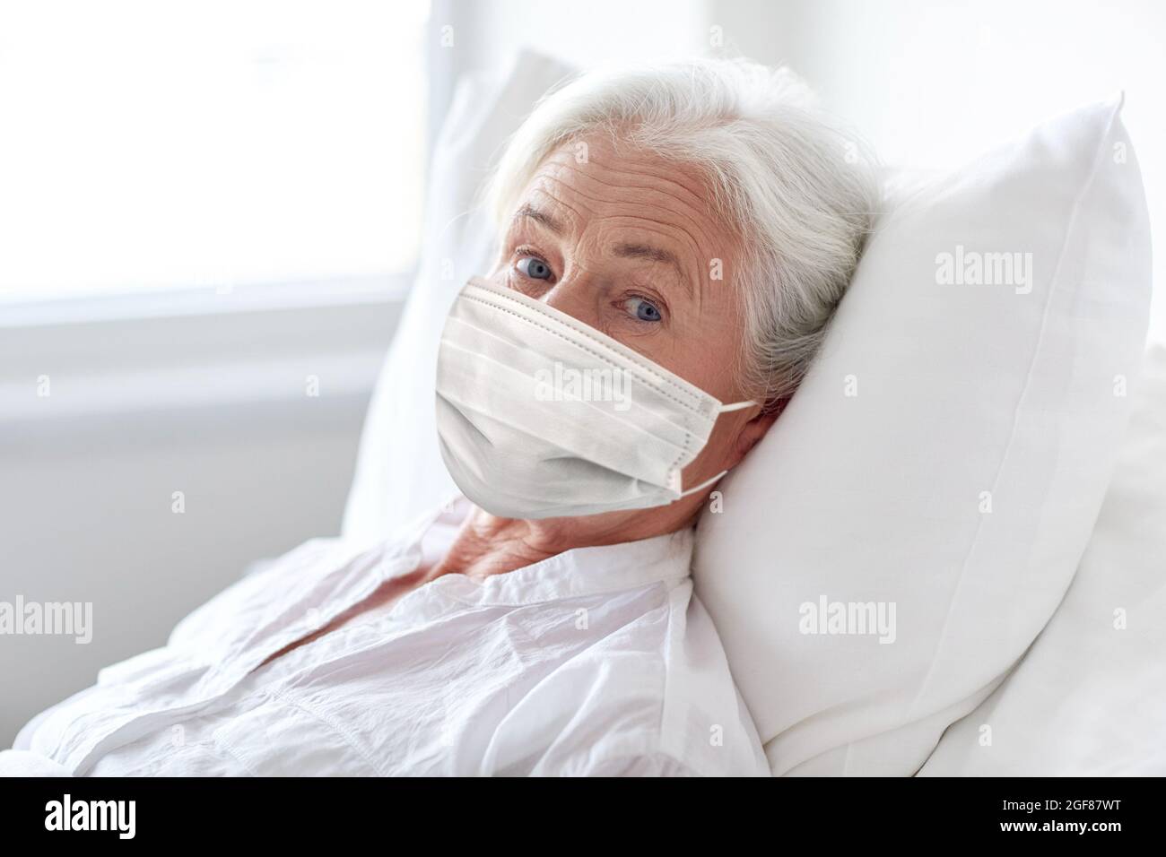 Patient hospital bed mask hi-res stock photography and images - Alamy