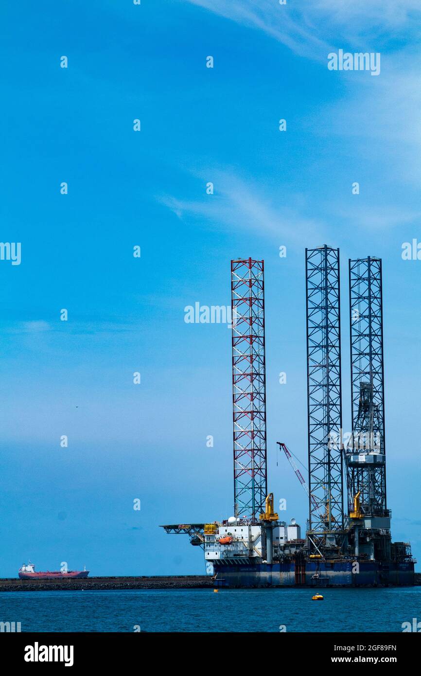Gulf of guinea platform hi-res stock photography and images - Alamy
