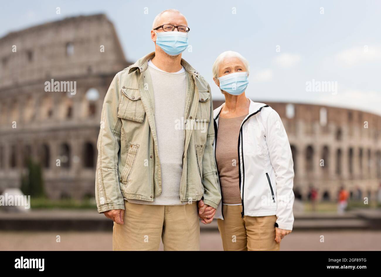 Elderly couple in medical masks hi-res stock photography and images - Alamy