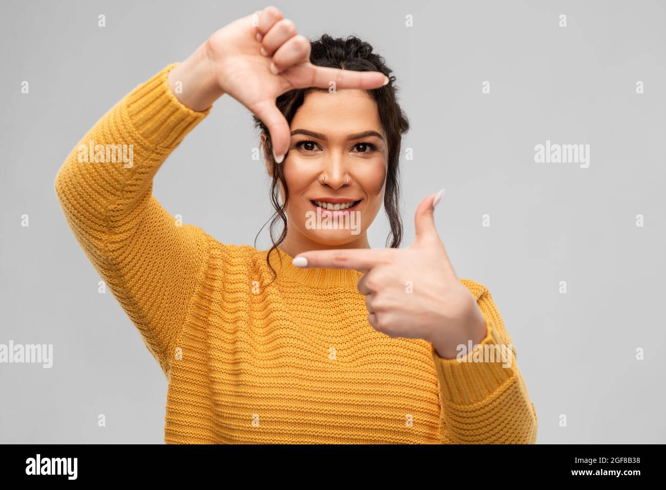 happy young woman making frame with her fingers Stock Photo - Alamy