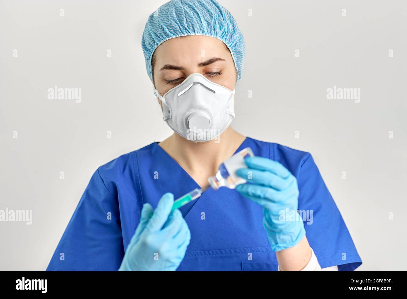 Nurse syringe face mask hi-res stock photography and images - Alamy