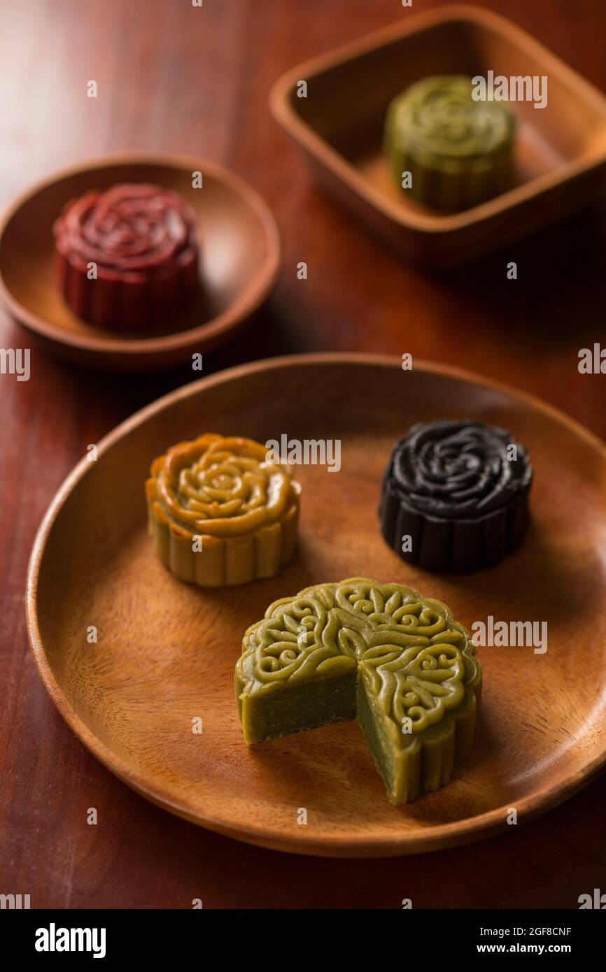 Halal mooncake hi-res stock photography and images - Alamy
